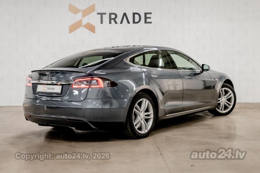 Pelēks Tesla Model S 2014 Pērnava, ar dzinēja tilpumu 0.00 L un nobraukumu 259 tūkst. km par 13900 €, foto 7 vietnē AUTOMOTO.COM.LV