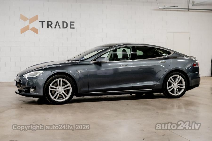 Pelēks Tesla Model S 2014 Pērnava, ar dzinēja tilpumu 0.00 L un nobraukumu 259 tūkst. km par 13900 €, foto 8 vietnē AUTOMOTO.COM.LV