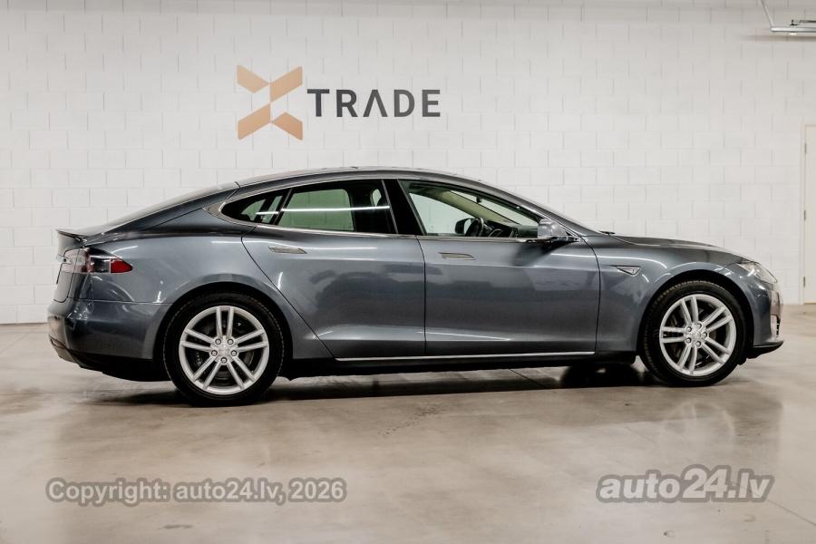 Pelēks Tesla Model S 2014 Pērnava, ar dzinēja tilpumu 0.00 L un nobraukumu 259 tūkst. km par 13900 €, foto 9 vietnē AUTOMOTO.COM.LV