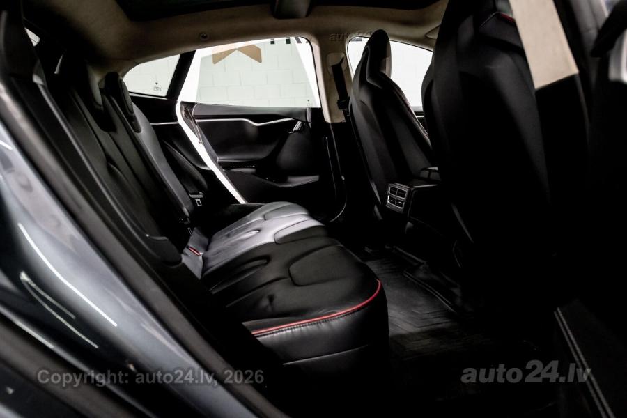 Pelēks Tesla Model S 2014 Pērnava, ar dzinēja tilpumu 0.00 L un nobraukumu 259 tūkst. km par 13900 €, foto 15 vietnē AUTOMOTO.COM.LV