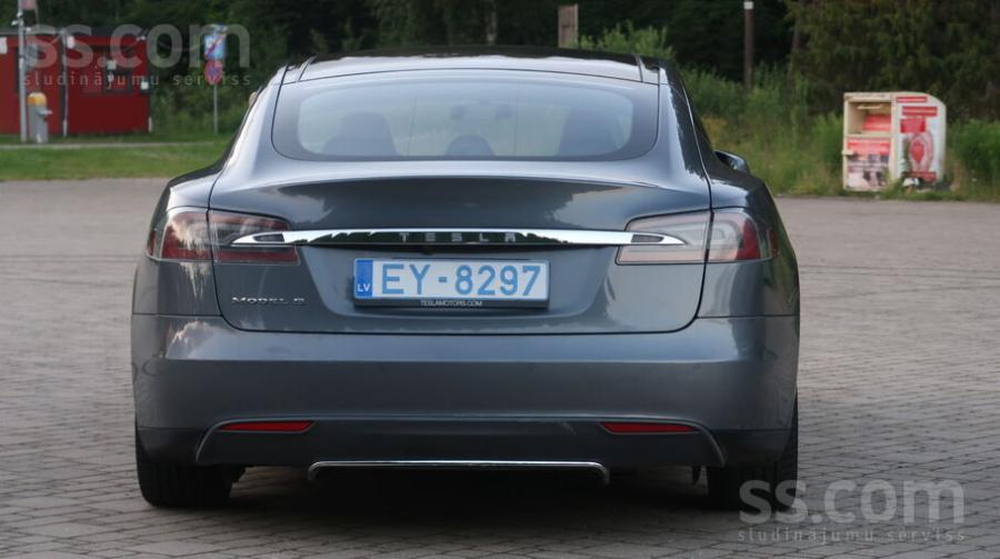 Pelēks Tesla Model S 2014 Rīga, ar dzinēja tilpumu 0.00 L un nobraukumu 248 tūkst. km par 12950 €, foto 6 vietnē AUTOMOTO.COM.LV