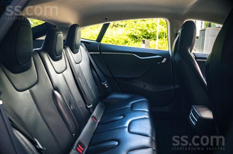 Grey Tesla Model S 2014 in Riga, with an engine capacity of 0.00 L and mileage of 206 thousand km for 13990 €, photo 13 on AUTOMOTO.COM.LV