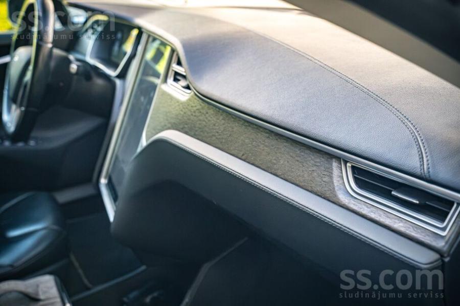 Grey Tesla Model S 2014 in Riga, with an engine capacity of 0.00 L and mileage of 206 thousand km for 13990 €, photo 17 on AUTOMOTO.COM.LV