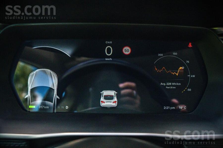 Grey Tesla Model S 2014 in Riga, with an engine capacity of 0.00 L and mileage of 206 thousand km for 13990 €, photo 20 on AUTOMOTO.COM.LV