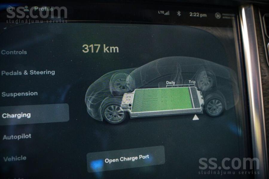 Grey Tesla Model S 2014 in Riga, with an engine capacity of 0.00 L and mileage of 206 thousand km for 13990 €, photo 21 on AUTOMOTO.COM.LV