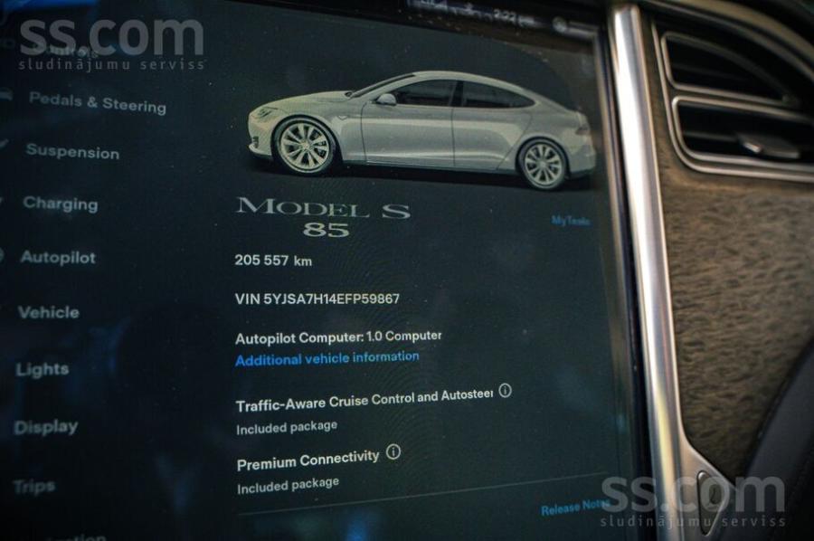 Grey Tesla Model S 2014 in Riga, with an engine capacity of 0.00 L and mileage of 206 thousand km for 13990 €, photo 22 on AUTOMOTO.COM.LV