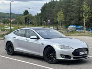 Grey Tesla Model S 2014 in Vilnius, with an engine capacity of 0.00 L and mileage of 237 thousand km for 13500 €, photo  on AUTOMOTO.COM.LV
