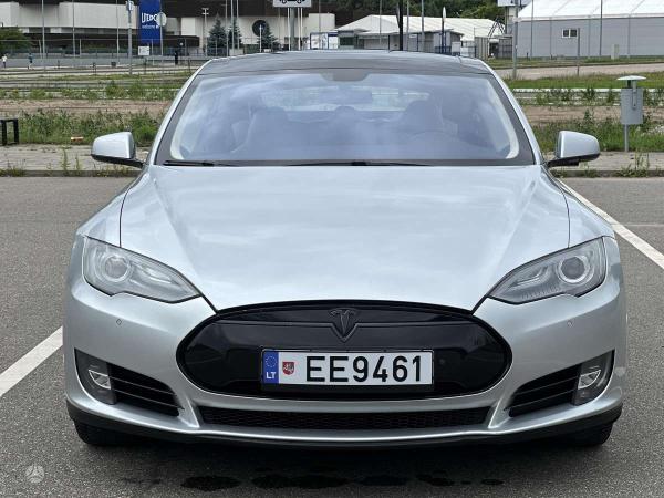 Grey Tesla Model S 2014 in Vilnius, with an engine capacity of 0.00 L and mileage of 237 thousand km for 13500 €, photo 2 on AUTOMOTO.COM.LV