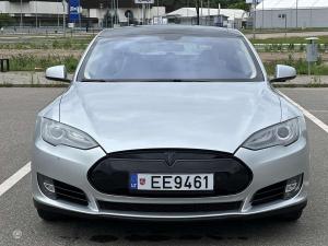 Pelēks Tesla Model S 2014 Viļņa, ar dzinēja tilpumu 0.00 L un nobraukumu 237 tūkst. km par 13500 €, foto 3 vietnē AUTOMOTO.COM.LV