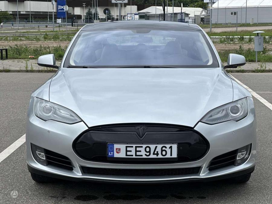 Pelēks Tesla Model S 2014 Viļņa, ar dzinēja tilpumu 0.00 L un nobraukumu 237 tūkst. km par 13500 €, foto 3 vietnē AUTOMOTO.COM.LV