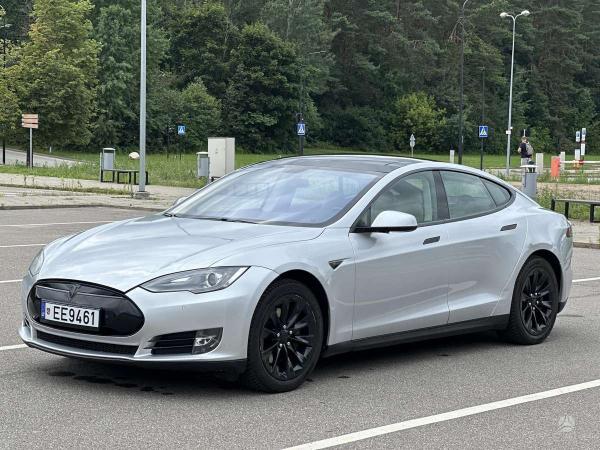 Grey Tesla Model S 2014 in Vilnius, with an engine capacity of 0.00 L and mileage of 237 thousand km for 13500 €, photo 3 on AUTOMOTO.COM.LV