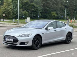Pelēks Tesla Model S 2014 Viļņa, ar dzinēja tilpumu 0.00 L un nobraukumu 237 tūkst. km par 13500 €, foto 4 vietnē AUTOMOTO.COM.LV