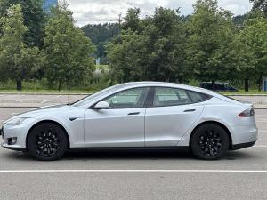 Pelēks Tesla Model S 2014 Viļņa, ar dzinēja tilpumu 0.00 L un nobraukumu 237 tūkst. km par 13500 €, foto 5 vietnē AUTOMOTO.COM.LV
