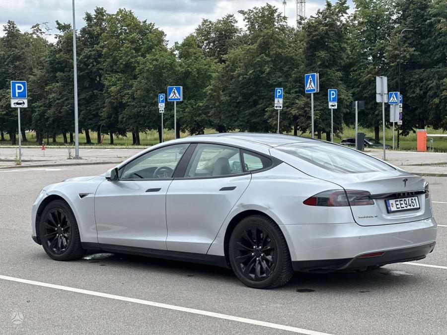 Pelēks Tesla Model S 2014 Viļņa, ar dzinēja tilpumu 0.00 L un nobraukumu 237 tūkst. km par 13500 €, foto 6 vietnē AUTOMOTO.COM.LV