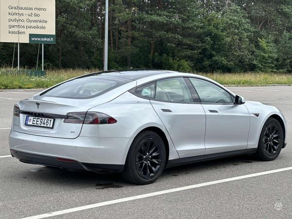 Grey Tesla Model S 2014 in Vilnius, with an engine capacity of 0.00 L and mileage of 237 thousand km for 13500 €, photo 7 on AUTOMOTO.COM.LV