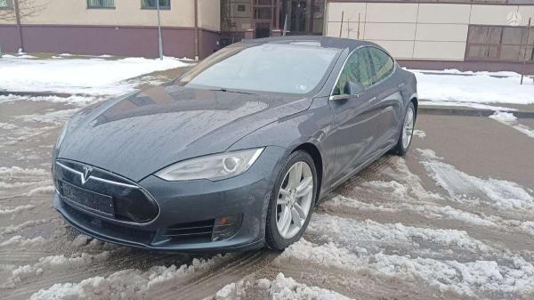 Grey Tesla Model S 2015 in Taurage, with an engine capacity of 0.00 L and mileage of 127 thousand km for 14700 €, photo 2 on AUTOMOTO.COM.LV