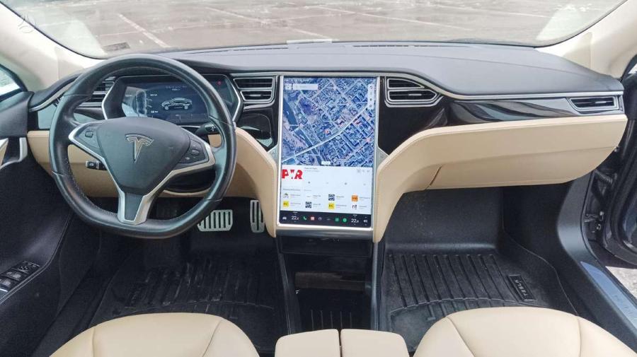 Grey Tesla Model S 2015 in Taurage, with an engine capacity of 0.00 L and mileage of 127 thousand km for 14700 €, photo 7 on AUTOMOTO.COM.LV