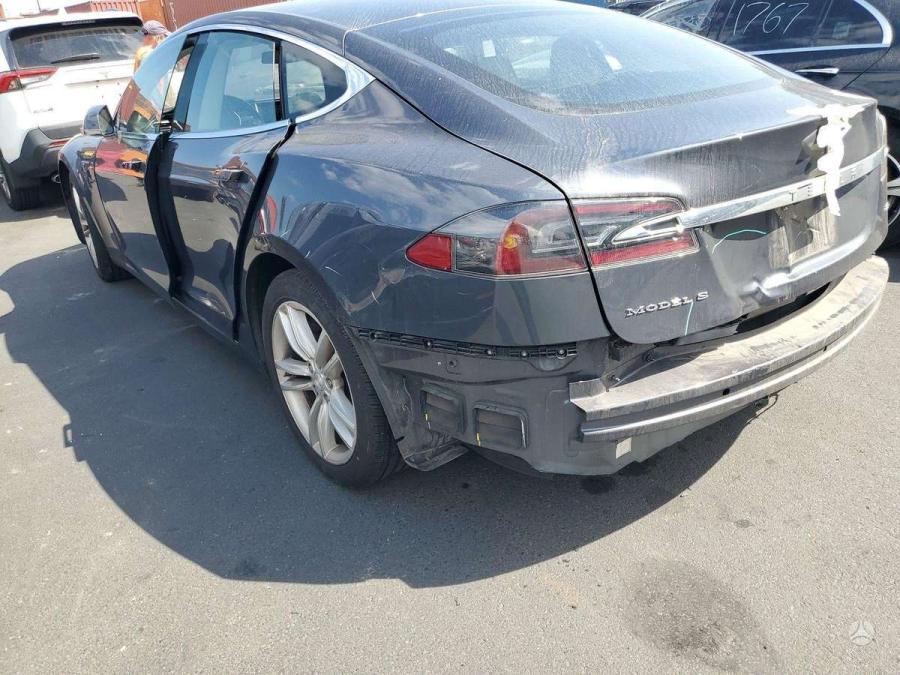 Grey Tesla Model S 2015 in Taurage, with an engine capacity of 0.00 L and mileage of 127 thousand km for 14700 €, photo 10 on AUTOMOTO.COM.LV