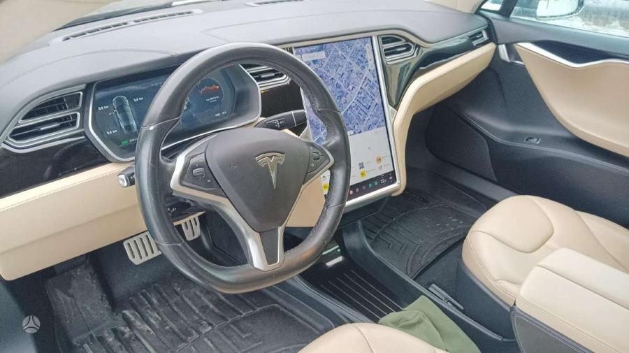Grey Tesla Model S 2015 in Taurage, with an engine capacity of 0.00 L and mileage of 127 thousand km for 14700 €, photo 15 on AUTOMOTO.COM.LV