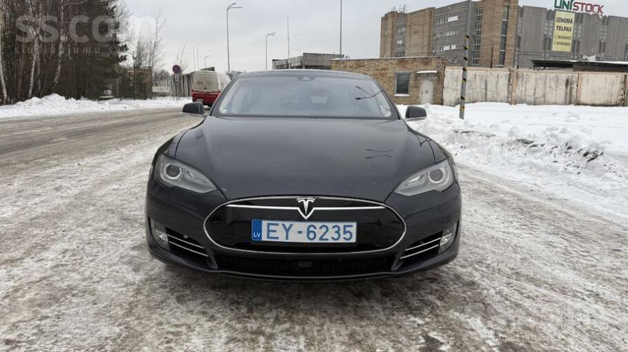 Pelēks Tesla Model S 2015 Rīga, ar dzinēja tilpumu 0.00 L un nobraukumu 189 tūkst. km par 14500 €, foto 2 vietnē AUTOMOTO.COM.LV