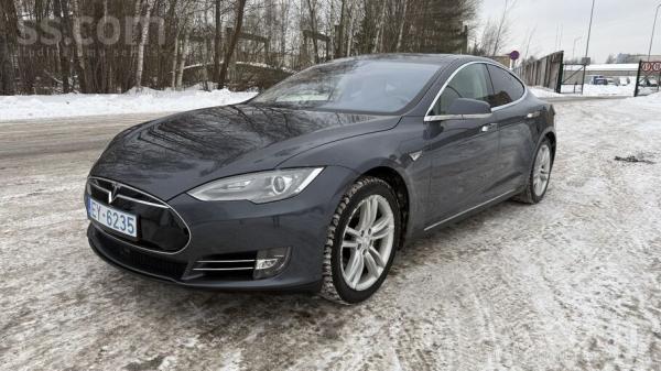 Pelēks Tesla Model S 2015 Rīga, ar dzinēja tilpumu 0.00 L un nobraukumu 189 tūkst. km par 14500 €, foto 3 vietnē AUTOMOTO.COM.LV