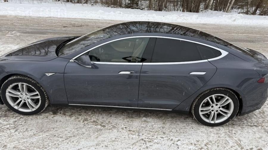 Pelēks Tesla Model S 2015 Rīga, ar dzinēja tilpumu 0.00 L un nobraukumu 189 tūkst. km par 14500 €, foto 4 vietnē AUTOMOTO.COM.LV