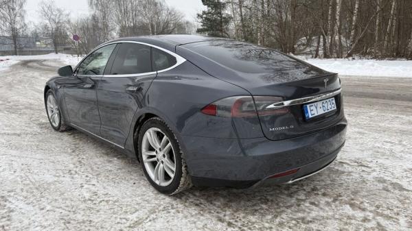 Pelēks Tesla Model S 2015 Rīga, ar dzinēja tilpumu 0.00 L un nobraukumu 189 tūkst. km par 14500 €, foto 5 vietnē AUTOMOTO.COM.LV