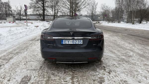 Pelēks Tesla Model S 2015 Rīga, ar dzinēja tilpumu 0.00 L un nobraukumu 189 tūkst. km par 14500 €, foto 6 vietnē AUTOMOTO.COM.LV