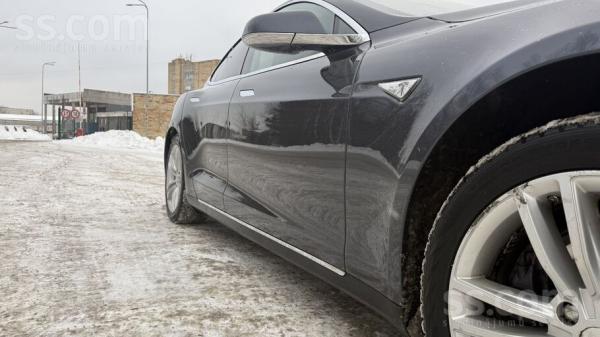 Pelēks Tesla Model S 2015 Rīga, ar dzinēja tilpumu 0.00 L un nobraukumu 189 tūkst. km par 14500 €, foto 9 vietnē AUTOMOTO.COM.LV
