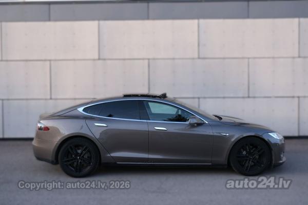 Pelēks Tesla Model S 2015 Tallina, ar dzinēja tilpumu 0.00 L un nobraukumu 297 tūkst. km par 17499 €, foto 5 vietnē AUTOMOTO.COM.LV