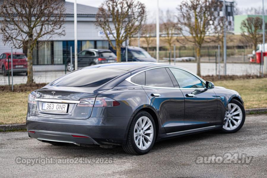 Pelēks Tesla Model S 2015 Tartu, ar dzinēja tilpumu 0.00 L un nobraukumu 213 tūkst. km par 19900 €, foto 6 vietnē AUTOMOTO.COM.LV