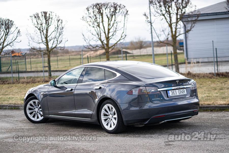Pelēks Tesla Model S 2015 Tartu, ar dzinēja tilpumu 0.00 L un nobraukumu 213 tūkst. km par 19900 €, foto 7 vietnē AUTOMOTO.COM.LV