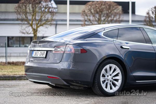 Grey Tesla Model S 2015 in Tartu, with an engine capacity of 0.00 L and mileage of 213 thousand km for 19900 €, photo 7 on AUTOMOTO.COM.LV