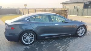 Grey Tesla Model S 2015 in Taurage, with an engine capacity of 0.00 L and mileage of 130 thousand km for 13250 €, photo 3 on AUTOMOTO.COM.LV