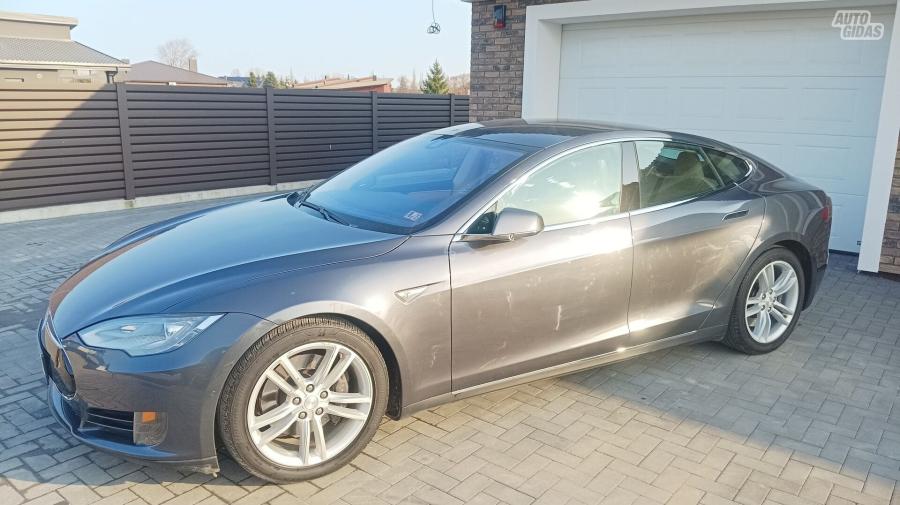 Grey Tesla Model S 2015 in Taurage, with an engine capacity of 0.00 L and mileage of 130 thousand km for 13250 €, photo 5 on AUTOMOTO.COM.LV