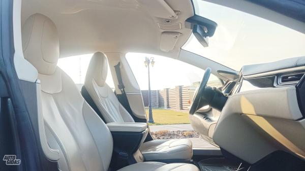 Pelēks Tesla Model S 2015 Tauragė, ar dzinēja tilpumu 0.00 L un nobraukumu 130 tūkst. km par 13250 €, foto 7 vietnē AUTOMOTO.COM.LV