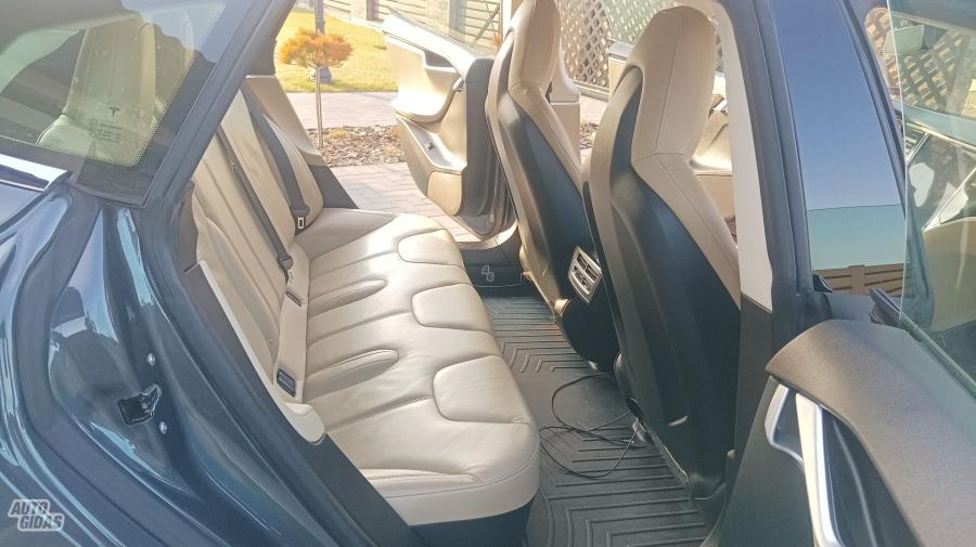 Grey Tesla Model S 2015 in Taurage, with an engine capacity of 0.00 L and mileage of 130 thousand km for 13250 €, photo 9 on AUTOMOTO.COM.LV