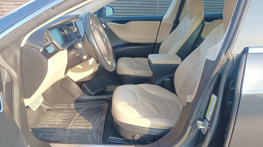 Grey Tesla Model S 2015 in Taurage, with an engine capacity of 0.00 L and mileage of 130 thousand km for 13250 €, photo 14 on AUTOMOTO.COM.LV