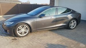 Grey Tesla Model S 2015 in Taurage, with an engine capacity of 0.00 L and mileage of 130 thousand km for 13250 €, photo 15 on AUTOMOTO.COM.LV