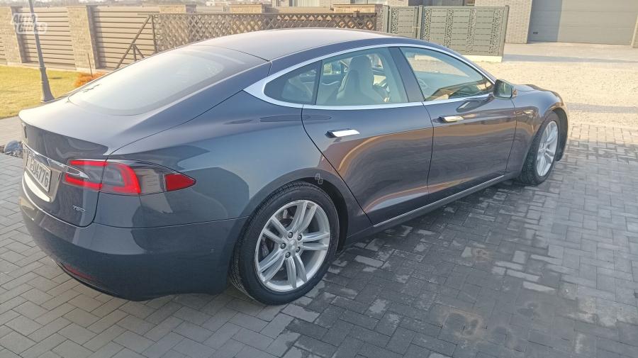Grey Tesla Model S 2015 in Taurage, with an engine capacity of 0.00 L and mileage of 130 thousand km for 13250 €, photo 16 on AUTOMOTO.COM.LV