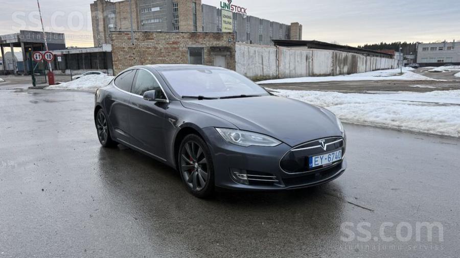 Pelēks Tesla Model S 2015 Rīga, ar dzinēja tilpumu 0.00 L un nobraukumu 218 tūkst. km par 12900 €, foto 1 vietnē AUTOMOTO.COM.LV