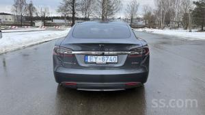 Pelēks Tesla Model S 2015 Rīga, ar dzinēja tilpumu 0.00 L un nobraukumu 218 tūkst. km par 12900 €, foto 5 vietnē AUTOMOTO.COM.LV