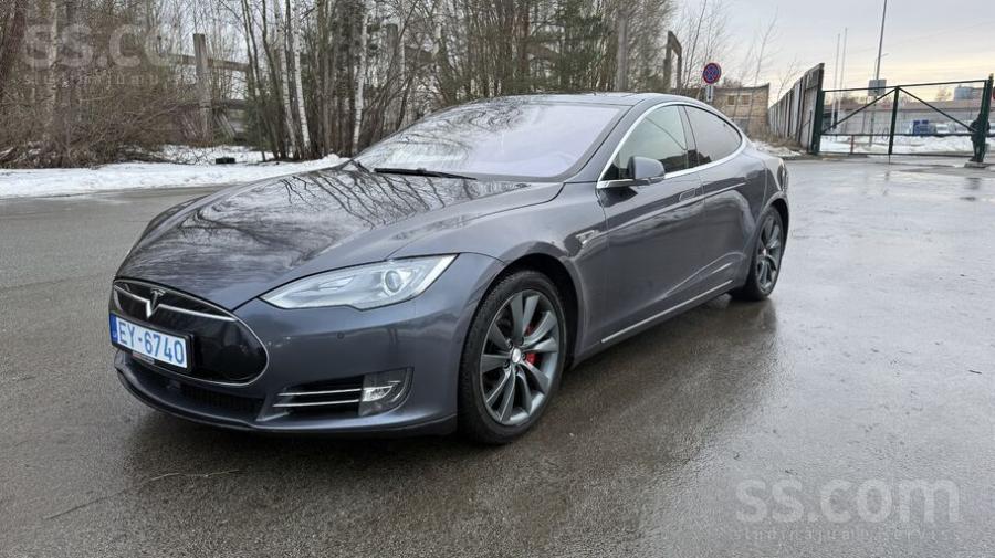 Pelēks Tesla Model S 2015 Rīga, ar dzinēja tilpumu 0.00 L un nobraukumu 218 tūkst. km par 12900 €, foto 8 vietnē AUTOMOTO.COM.LV