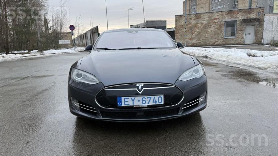 Pelēks Tesla Model S 2015 Rīga, ar dzinēja tilpumu 0.00 L un nobraukumu 218 tūkst. km par 12900 €, foto 9 vietnē AUTOMOTO.COM.LV