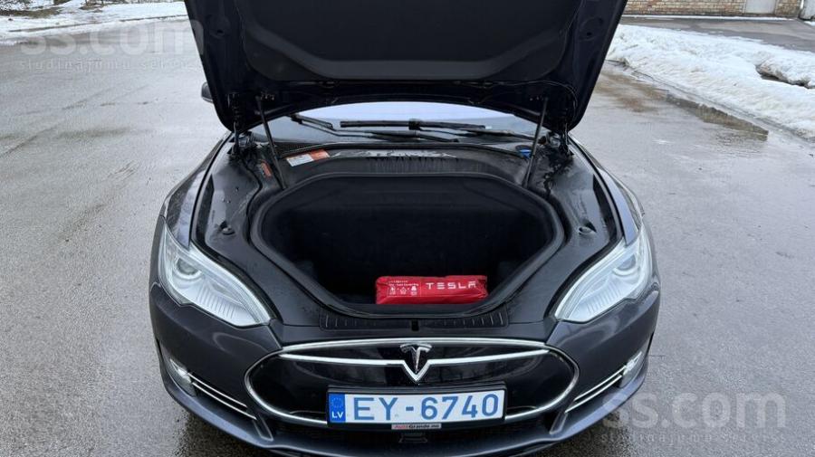 Pelēks Tesla Model S 2015 Rīga, ar dzinēja tilpumu 0.00 L un nobraukumu 218 tūkst. km par 12900 €, foto 20 vietnē AUTOMOTO.COM.LV