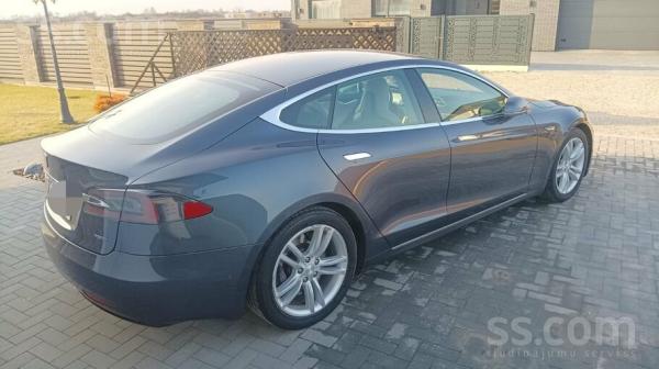 Pelēks Tesla Model S 2015 Tauragė, ar dzinēja tilpumu 0.00 L un nobraukumu 132 tūkst. km par 13200 €, foto 2 vietnē AUTOMOTO.COM.LV