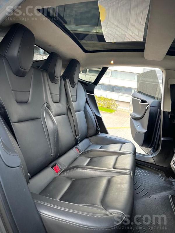 Pelēks Tesla Model S 2015 Rīga, ar dzinēja tilpumu 0.00 L un nobraukumu 195 tūkst. km par 19777 €, foto 4 vietnē AUTOMOTO.COM.LV