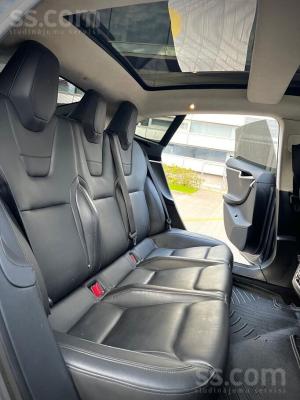 Grey Tesla Model S 2015 in Riga, with an engine capacity of 0.00 L and mileage of 195 thousand km for 19777 €, photo 5 on AUTOMOTO.COM.LV