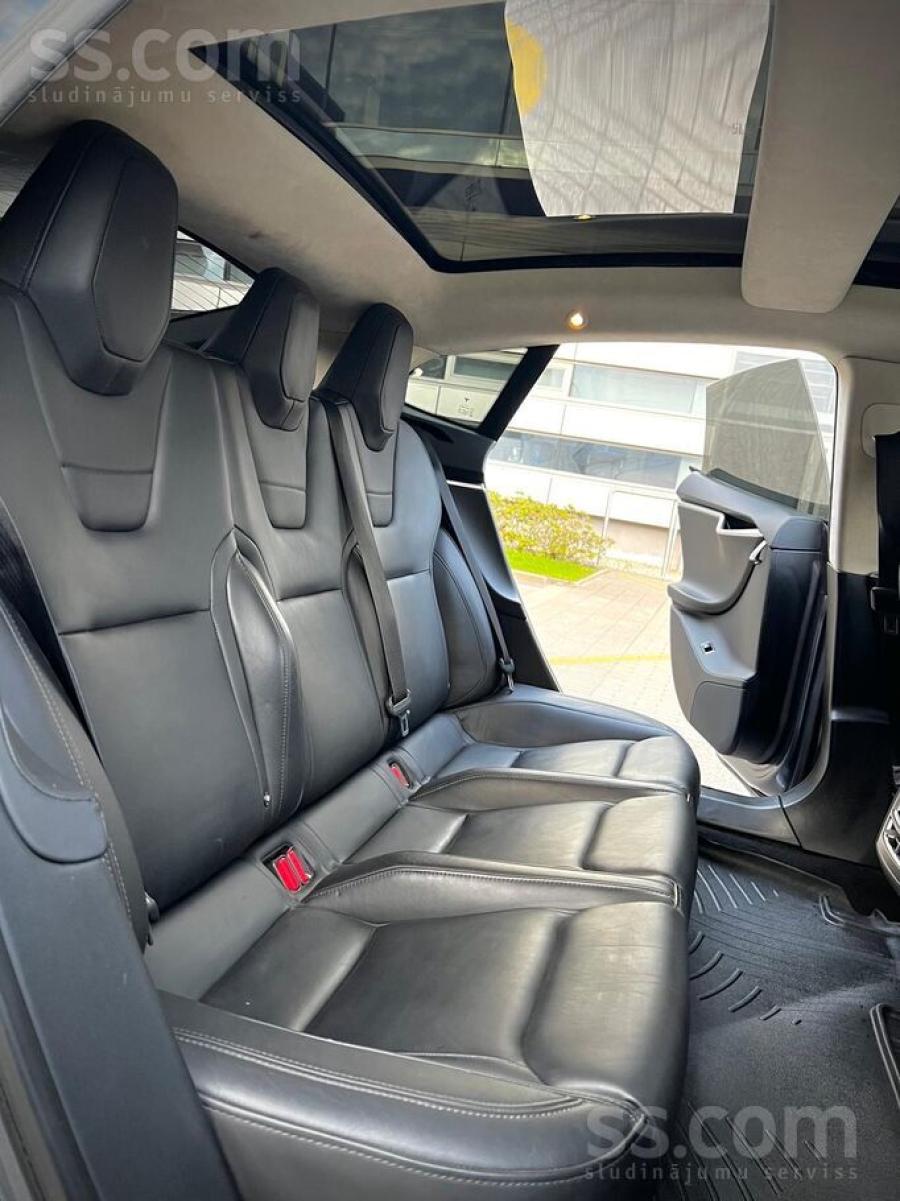 Grey Tesla Model S 2015 in Riga, with an engine capacity of 0.00 L and mileage of 195 thousand km for 19777 €, photo 5 on AUTOMOTO.COM.LV