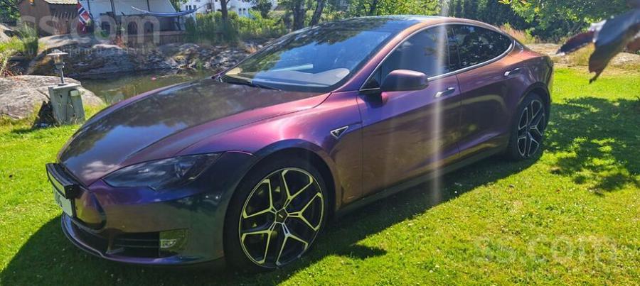 Grey Tesla Model S 2015 in Riga, with an engine capacity of 0.00 L and mileage of 304 thousand km for 17777 €, photo 3 on AUTOMOTO.COM.LV